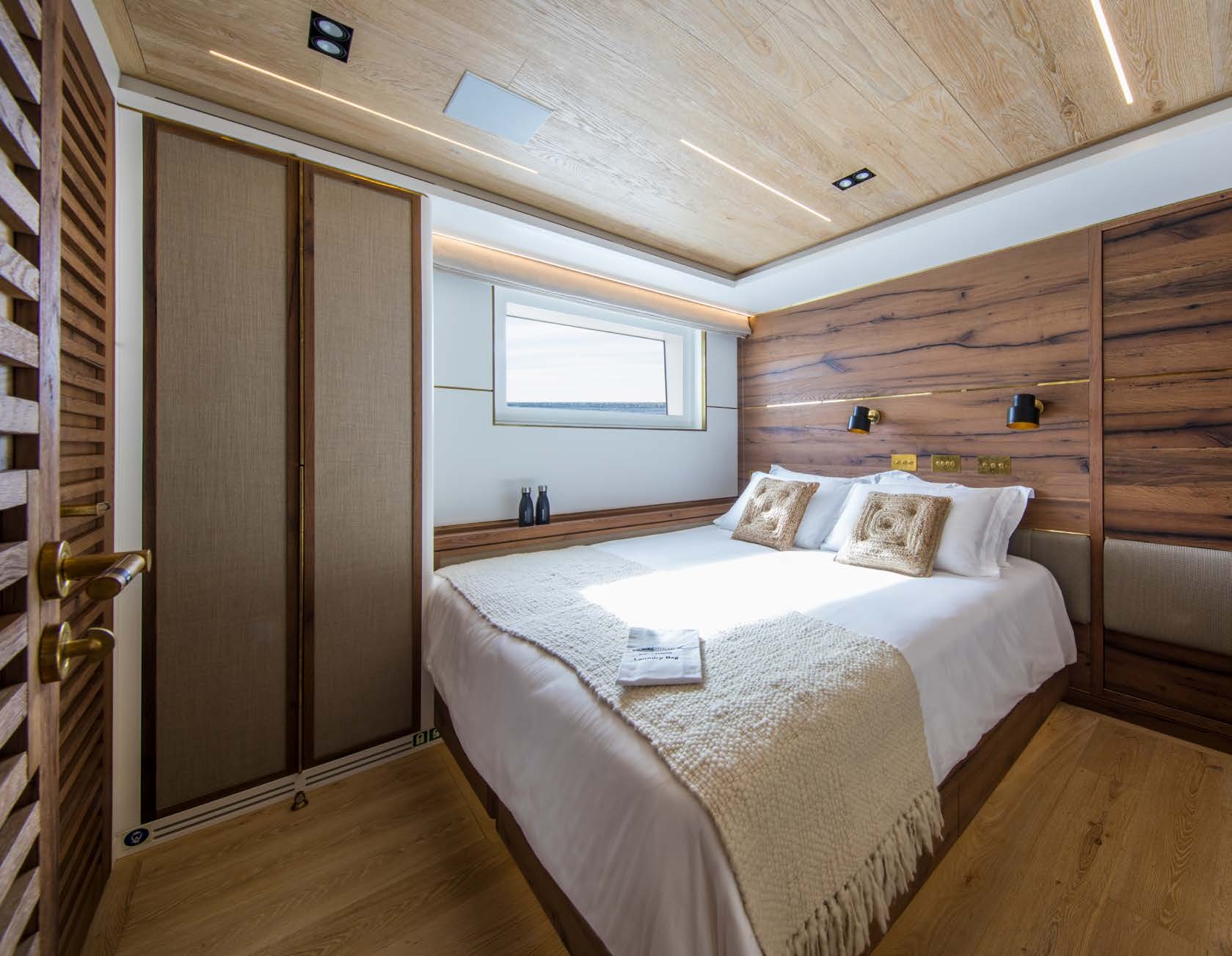 New Motor Yacht OFF ROAD 22 with helicopter deck by Steeler and Vripack ...
